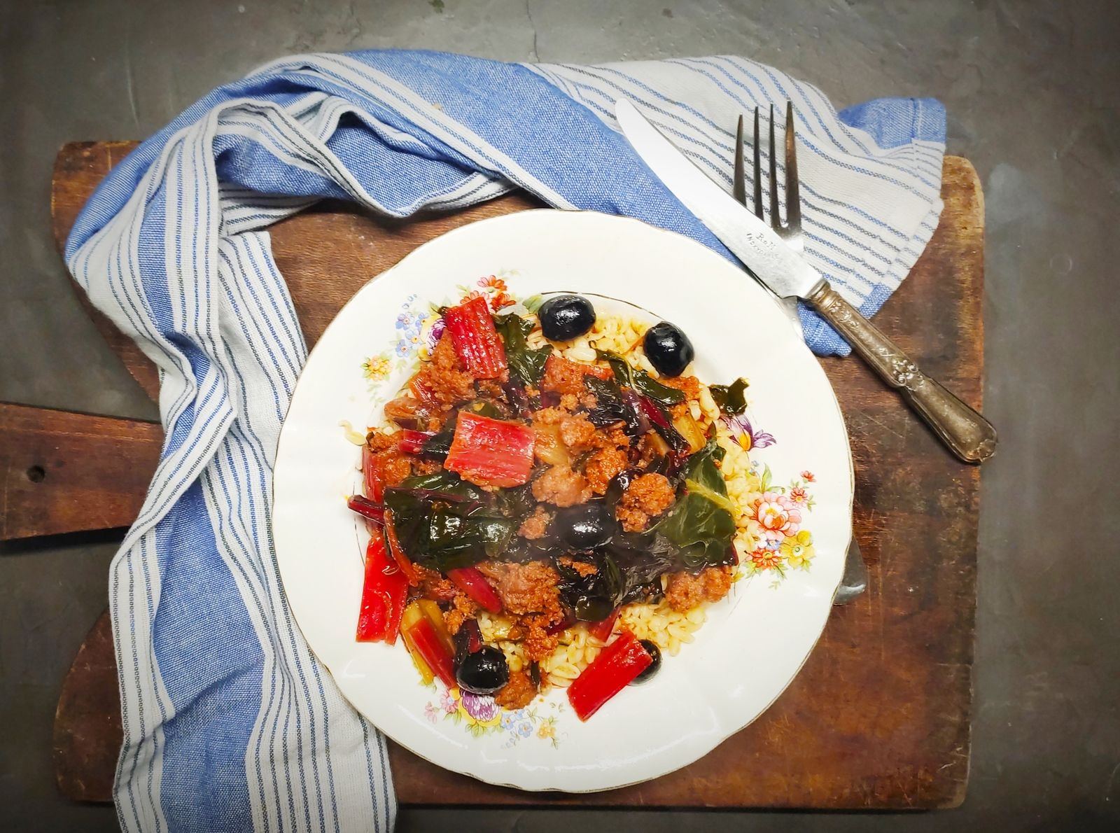 Blettes sautées à la soubressade et aux olives - La cuisine de Gail