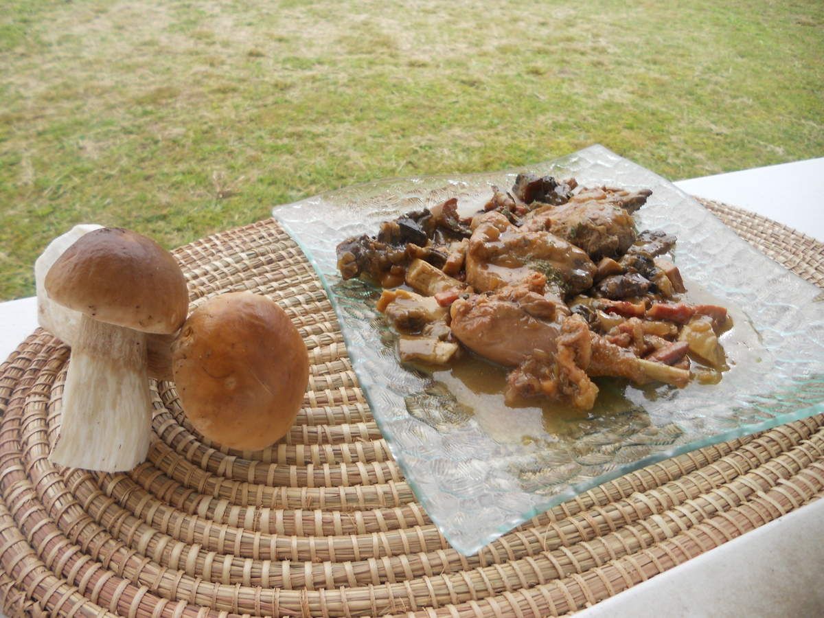Faisan en sauce aux cèpes et aux lardons - LOLAN A TABLE