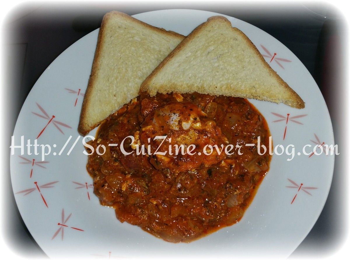 Compoté d'oignons à la tomate épicé et morceaux de merguez aux éclats d ...