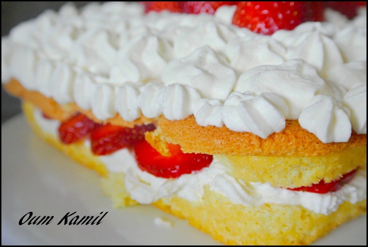 Génoise à la Chantilly & à la Fraise - Cuisine d'une Oummi SurBookée