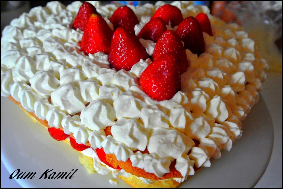 Génoise à la Chantilly & à la Fraise - Cuisine d'une Oummi SurBookée