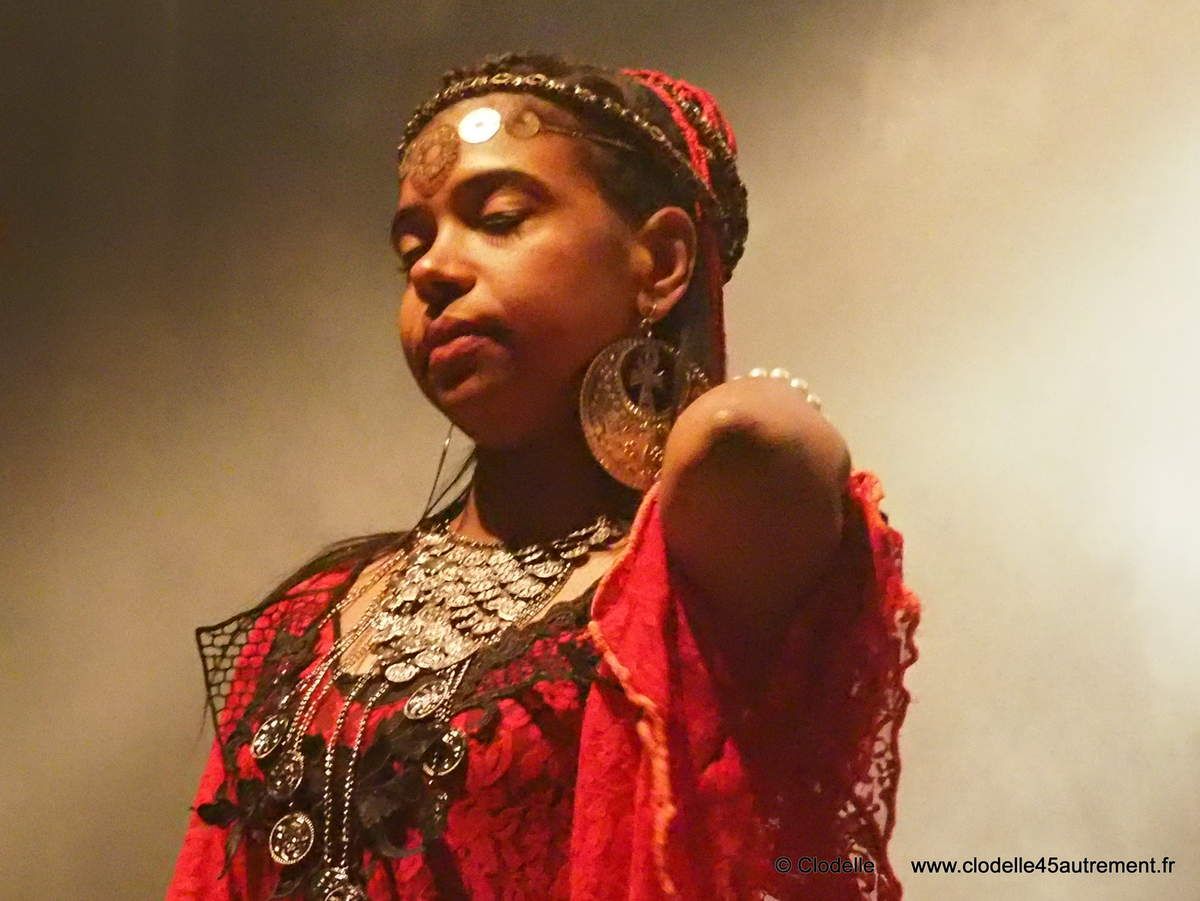 INTERVIEW D'ORANGE BLOSSOM Carlos et Hend Ahmed avant le concert de ...