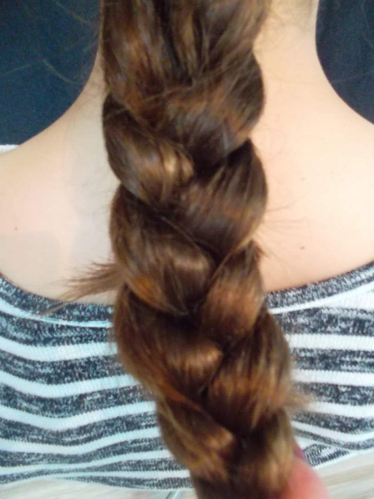 Tuto Coiffure : La tresse rentrée ! - Le Blog de Camille et Flavie