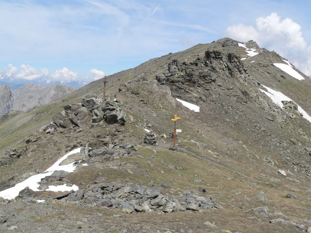 Col de Pierre Blanche (2636m) et les crêtes du Mont du Chat (2760m ...