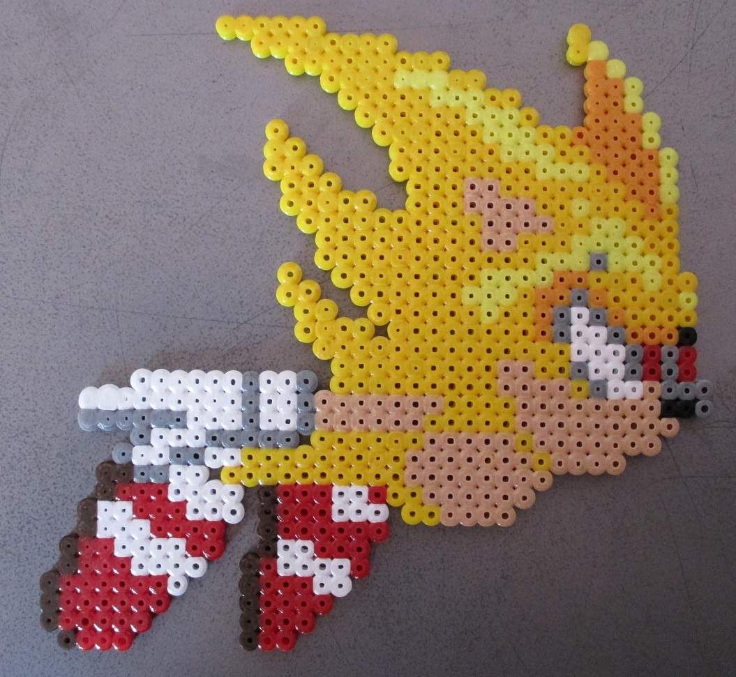 Super Sonic hama beads - pixel art en perle à repasser