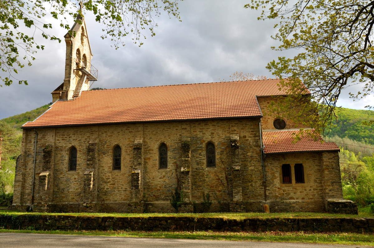 Direction l'église Saint-Michel de Celles - Autour de