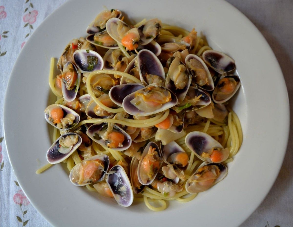 PASTA CONDITA CON CONCHIGLIE (vongole, telline, cozze) - IVANA IN CUCINA