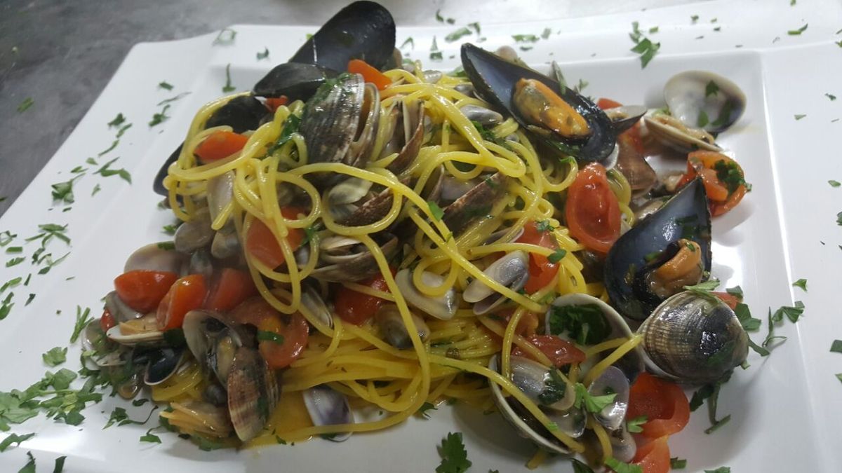 PASTA CONDITA CON CONCHIGLIE (vongole, telline, cozze) - IVANA IN CUCINA
