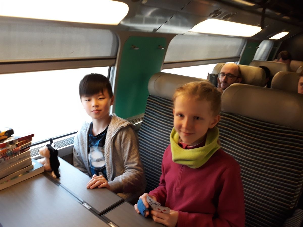 Cm2c dans le train - Blog de l'école élémentaire Joliot Curie - Bagnolet