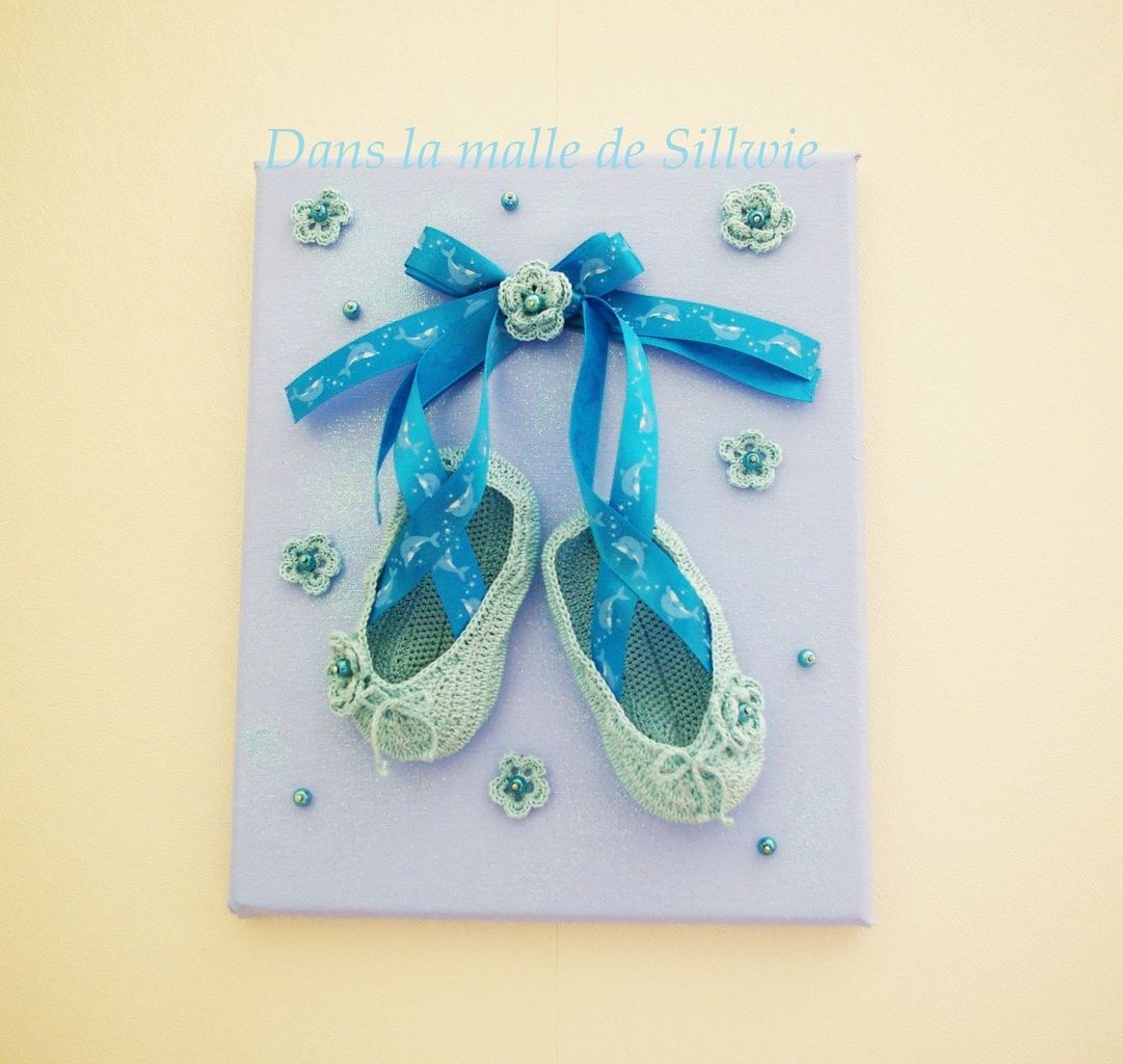 tableau avec chaussons de danse au crochet - dans la malle de sillwie