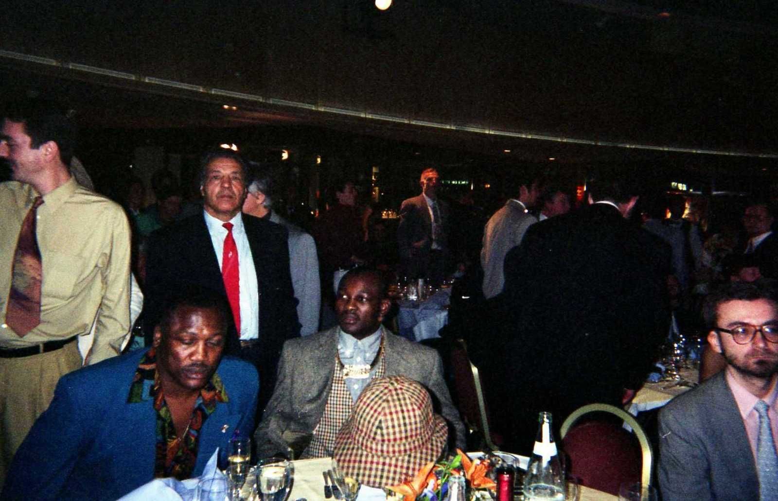 (Photos) : Mes photos de Norbert Ekassi et Joe Frazier à Paris ...