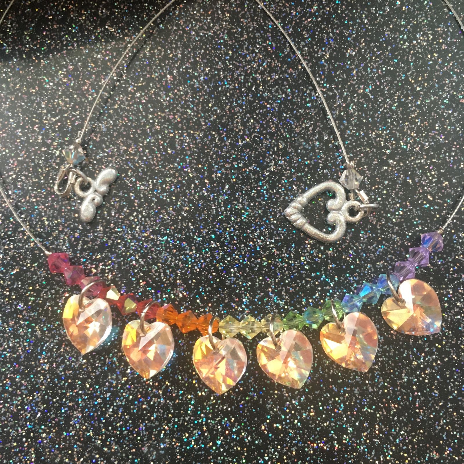 Petit collier simple en perles de cristal cœurs et arc-en-ciel - Le ...