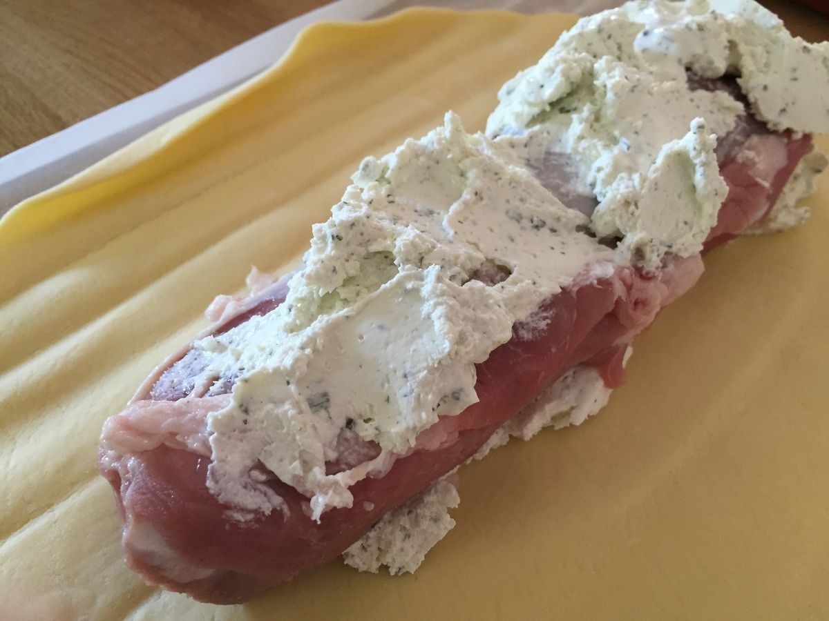 Filet mignon ail & fines herbes en croute - Cornello Cuisine