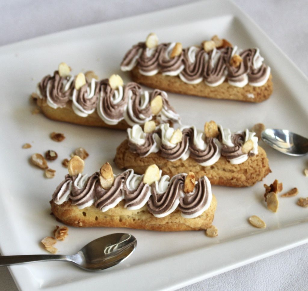 Éclairs craquelins et chantilly bicolore - Le Pays des Gourmandises