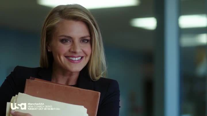 Critiques Séries : Benched. Saison 1. Pilot. - Critiques Cinéma et séries