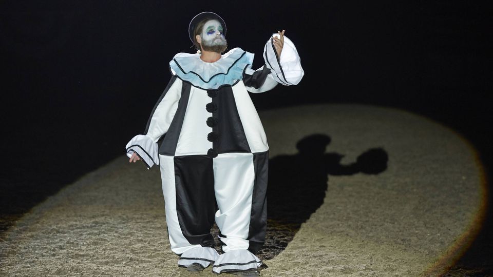 Critiques Séries : Baskets. Saison 1. Pilot. - Critiques Cinéma et séries