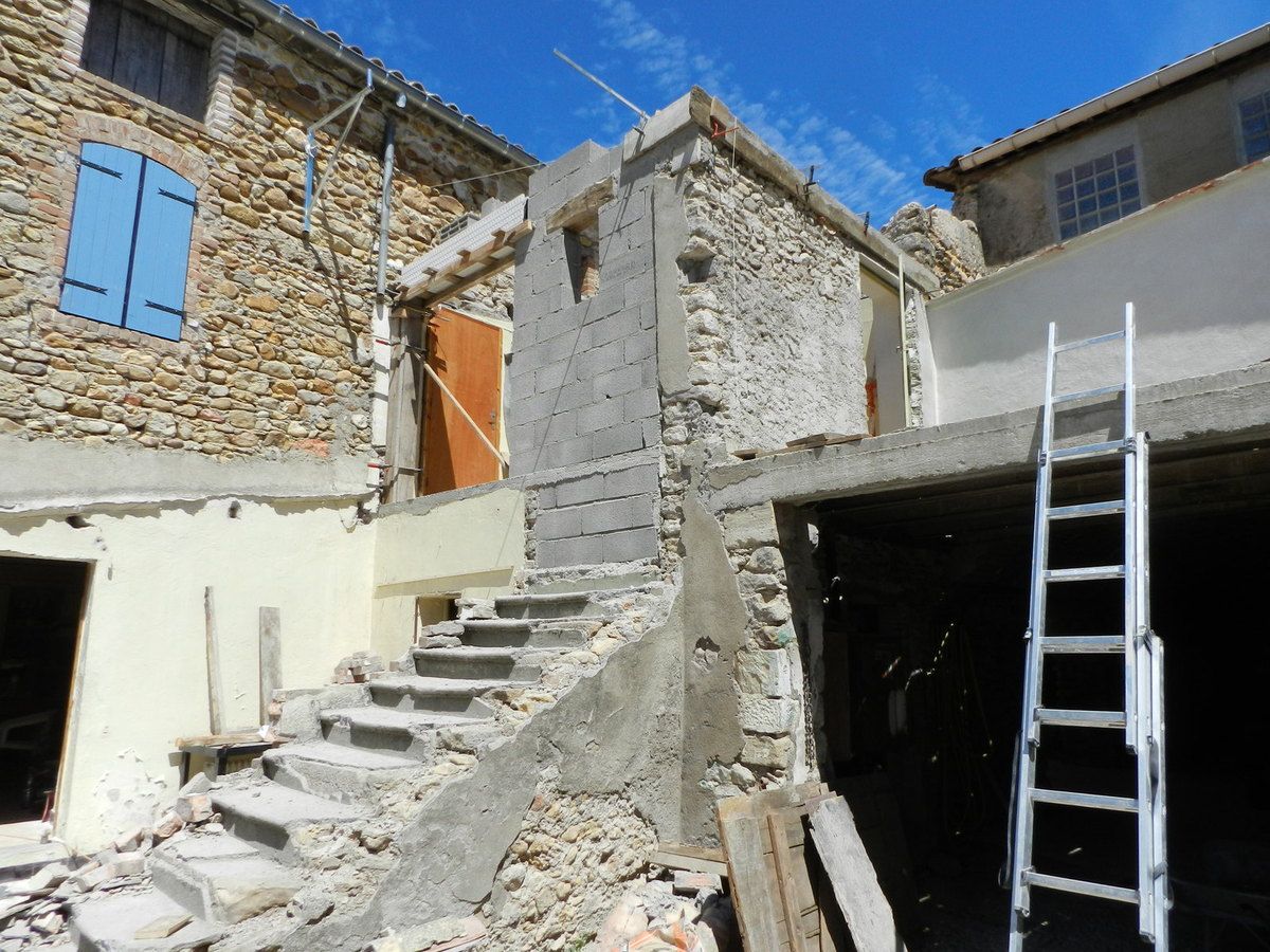 Construction du pignon de la terrasse supérieure - Récit d'une rénovation