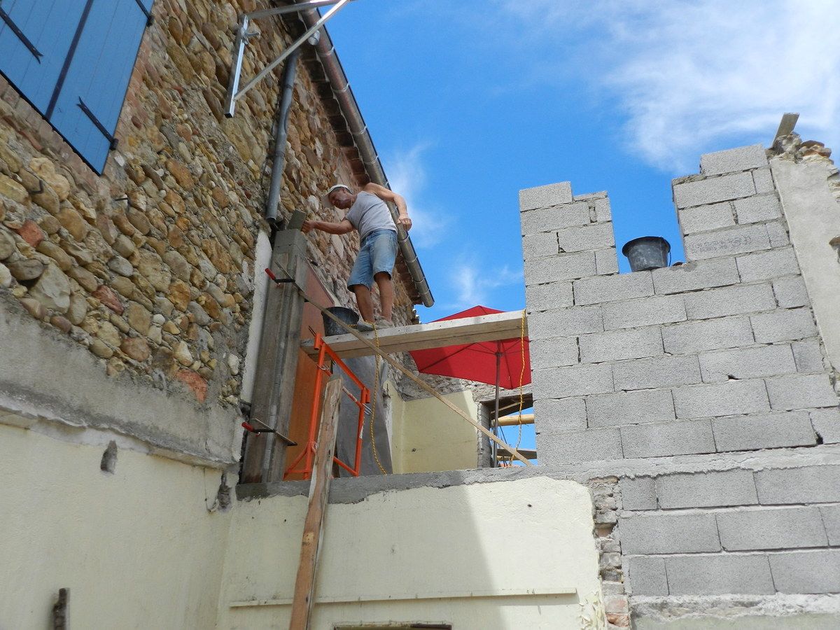 Construction du pignon de la terrasse supérieure - Récit d'une rénovation