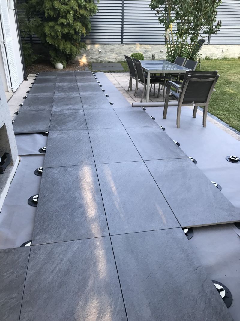 Design jardins : terrasses dallées sur plots - DESIGN JARDINS