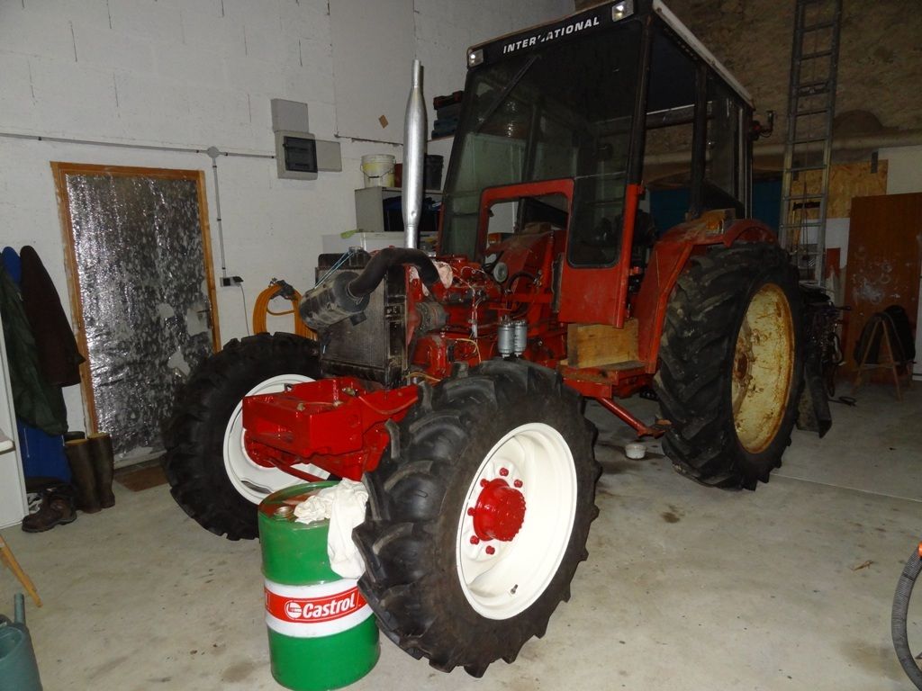 IH 733 Maintenance... suite N°4 - Les vieux pistons crouzillauds