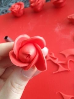 Tuto roses en pâte à sucre - Les Cakes Design de Rémi & Julie