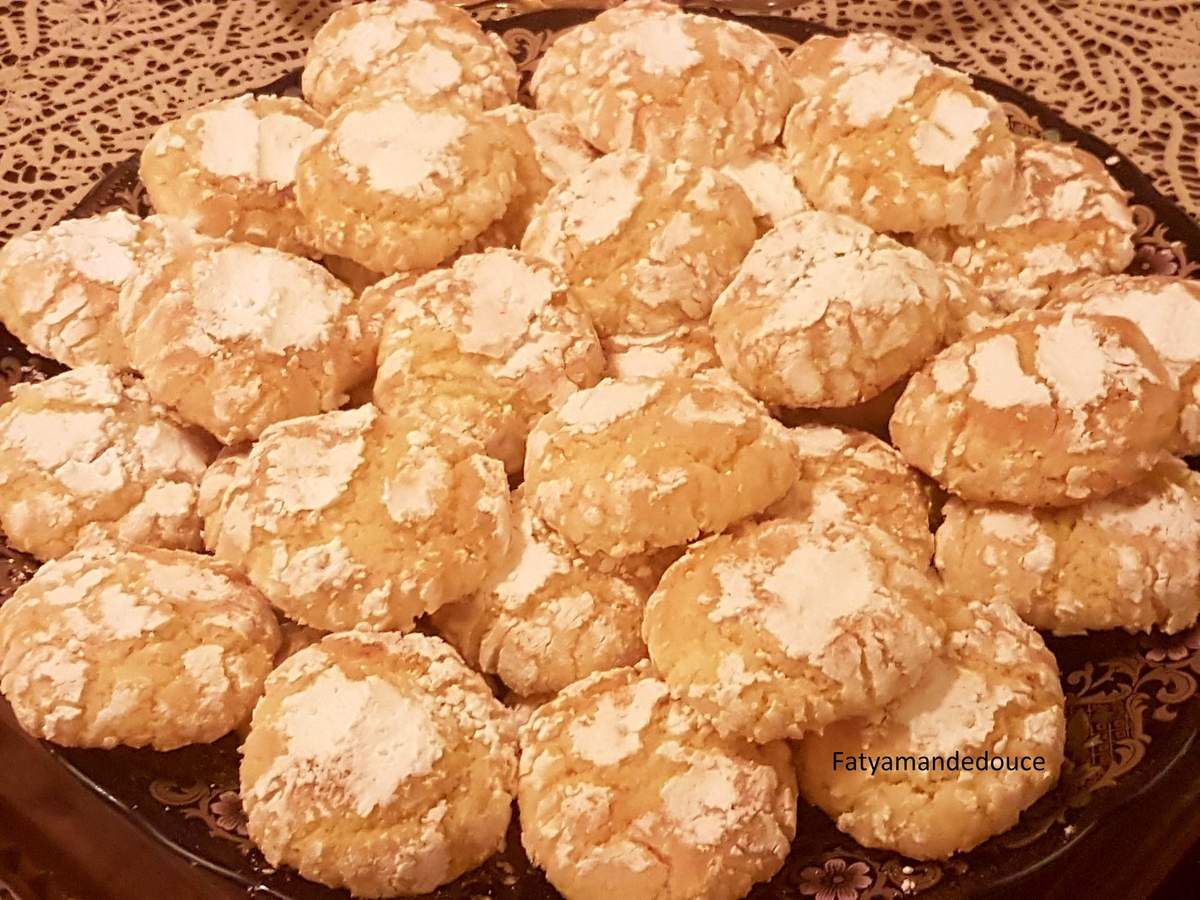 Ghoriba à la noix de coco - Les recettes de Faty