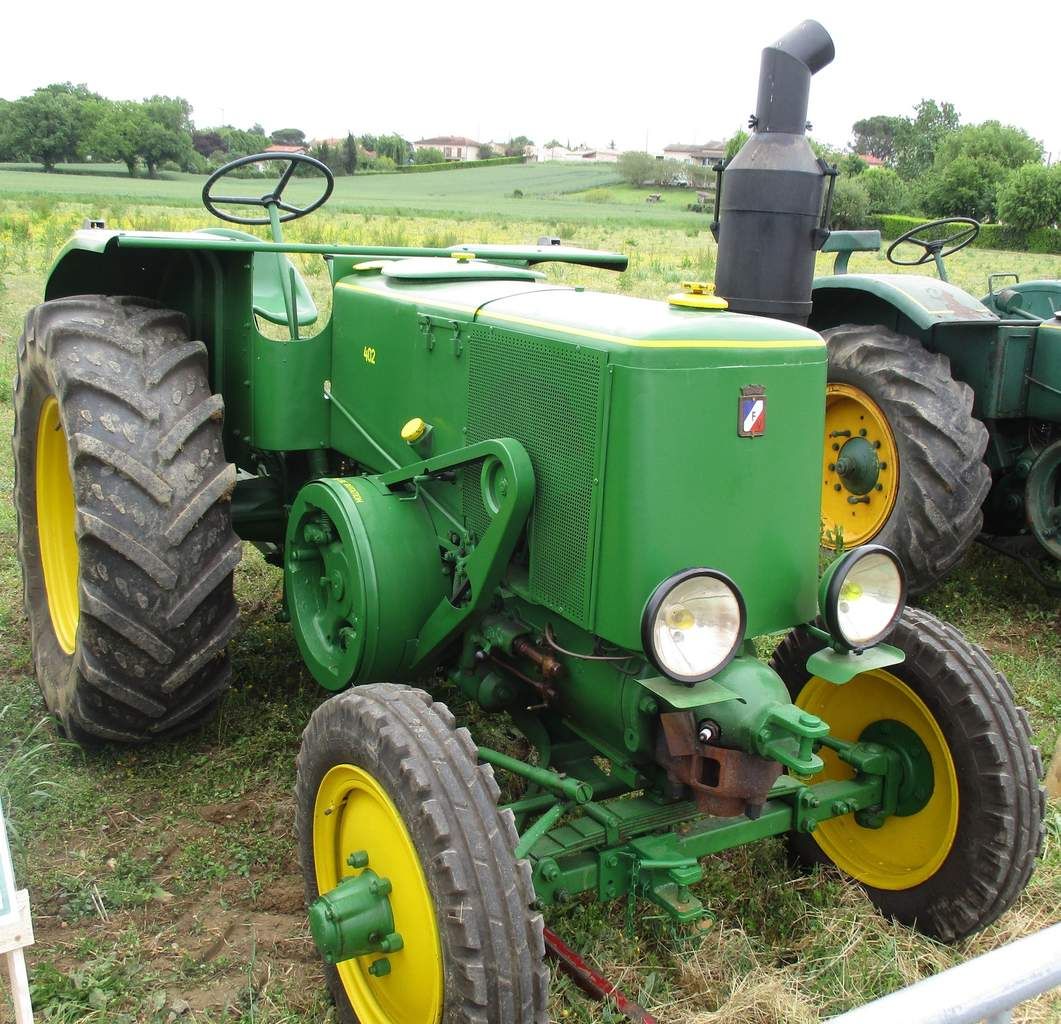 SOCIÉTÉ FRANÇAISE VIERZON : 402 - les tracteurs montdragonnais
