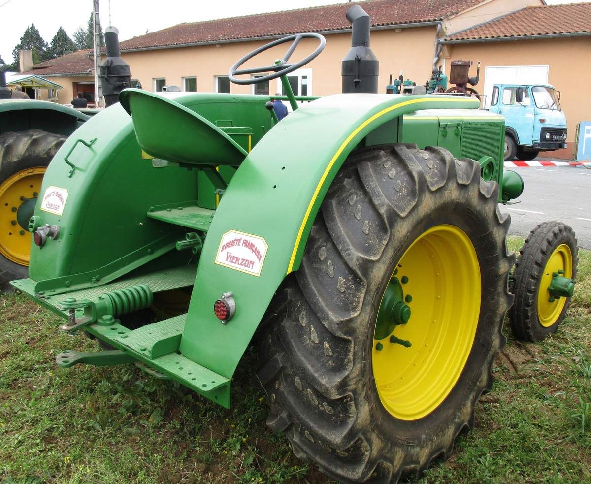 SOCIÉTÉ FRANÇAISE VIERZON : 402 - les tracteurs montdragonnais