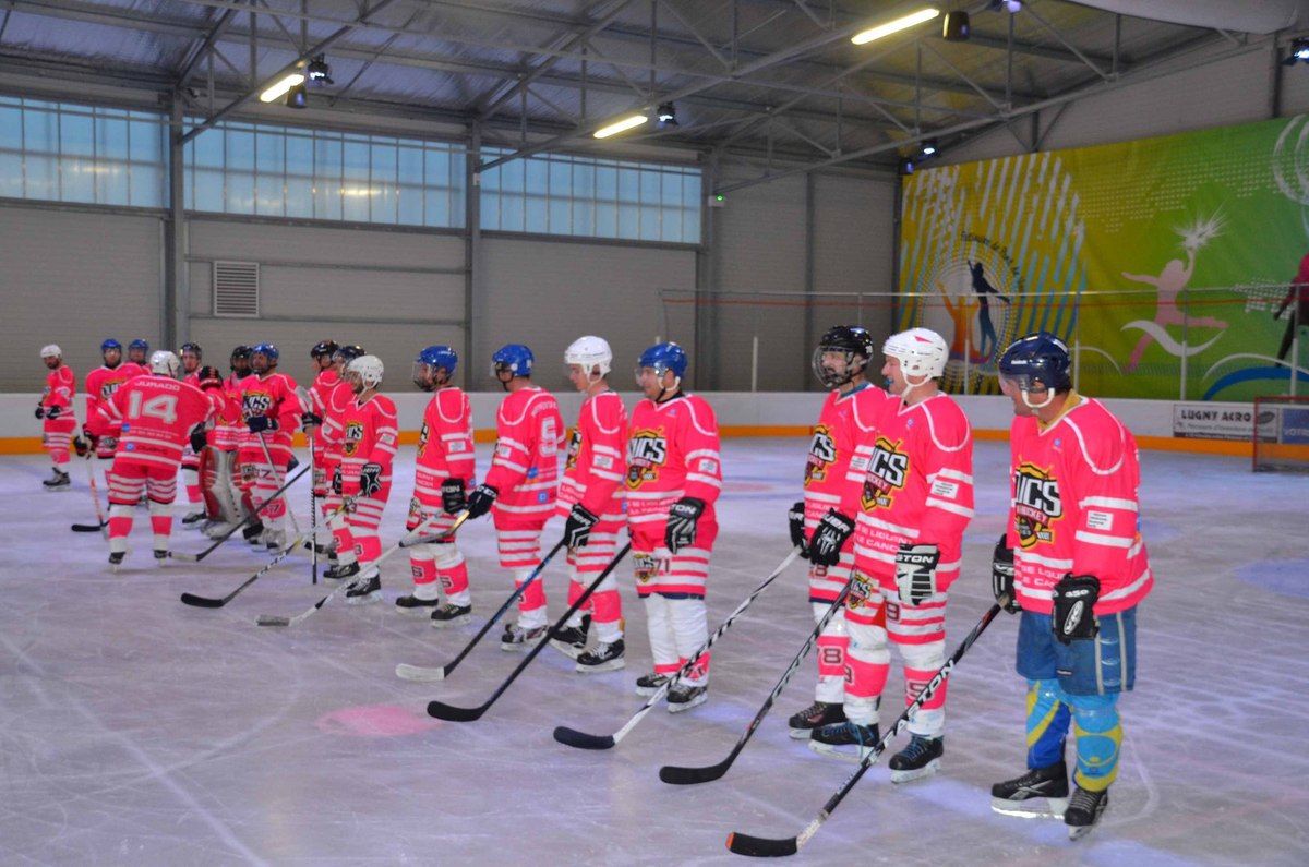 Quatre cents spectateurs réunis au premier match de hockey sur glace ...