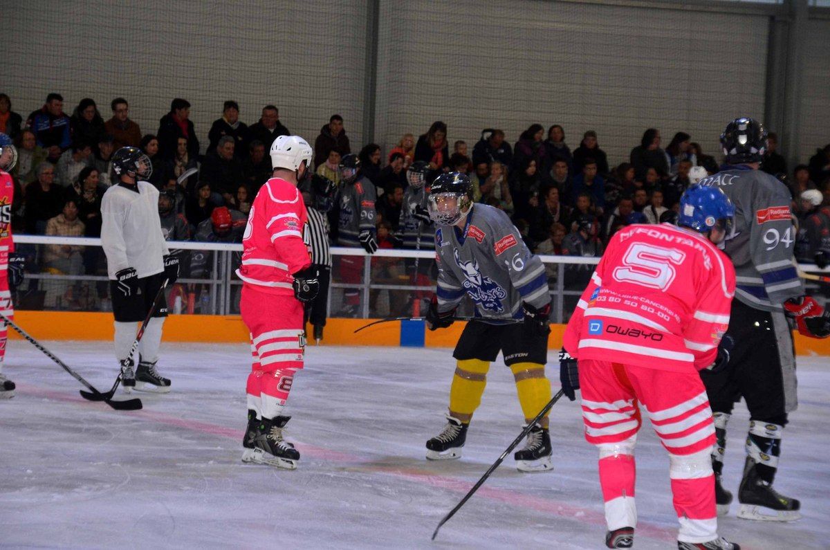 Quatre cents spectateurs réunis au premier match de hockey sur glace ...
