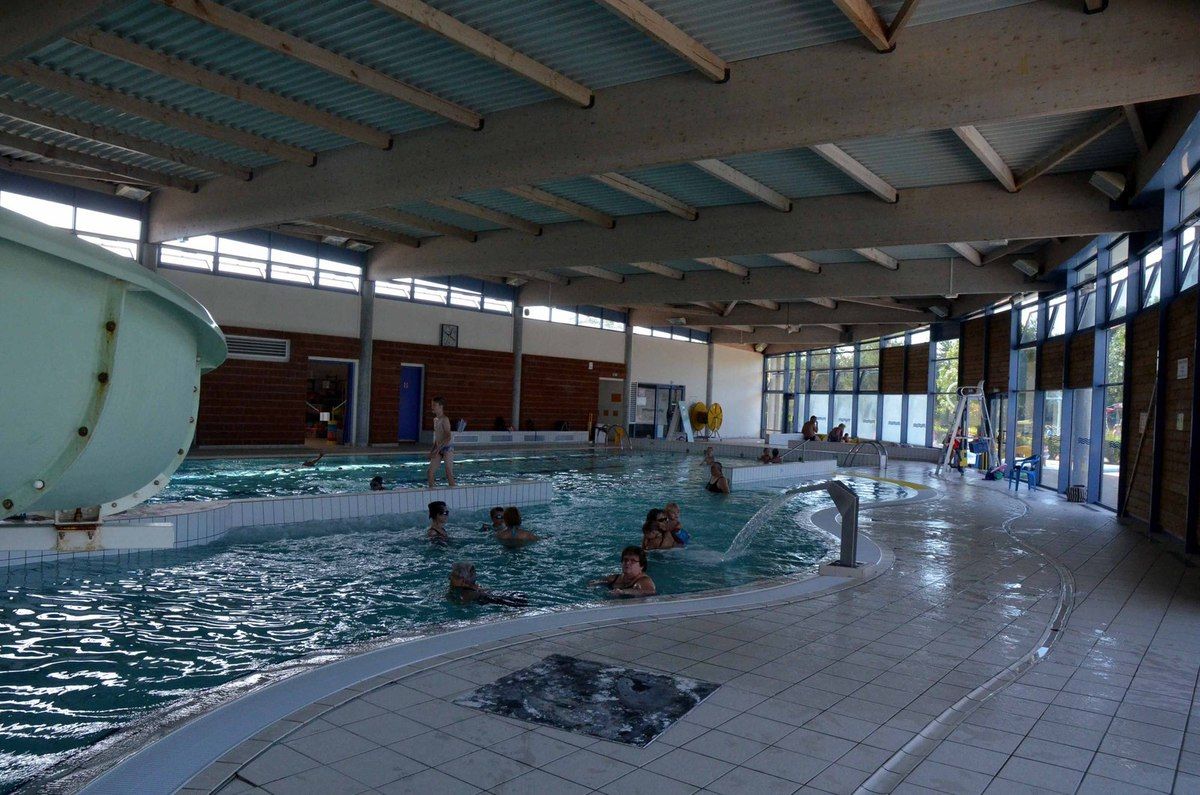 La piscine l'Archipel fait le plein en ces temps de canicule. - LJPDV
