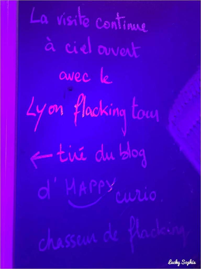 Ememem flacking, pansement urbain en carrelage - Street art - Lucky ...