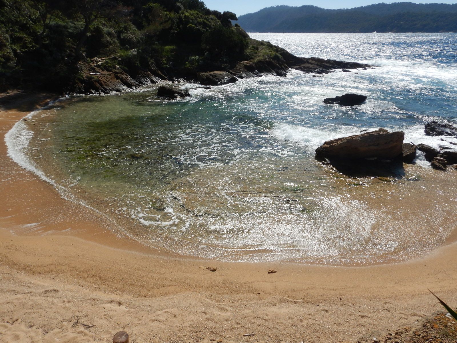 grottes - île du levant - domaine naturiste d'héliopolis, cité du soleil