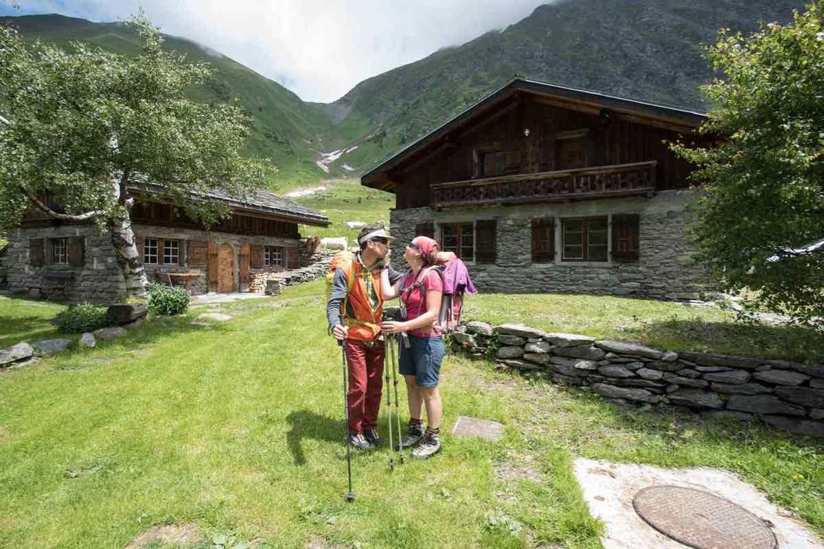 Arête Métrier aux Domes de Miage et traversée sur le refuge Durier ...