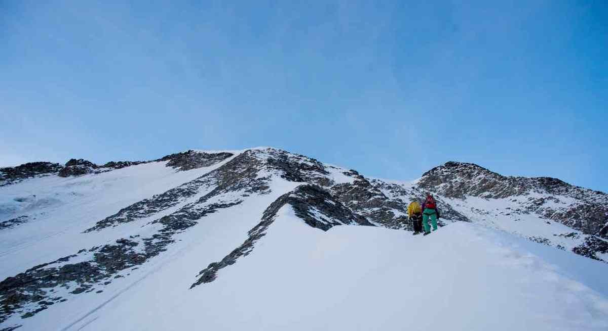 Arête Métrier aux Domes de Miage et traversée sur le refuge Durier ...