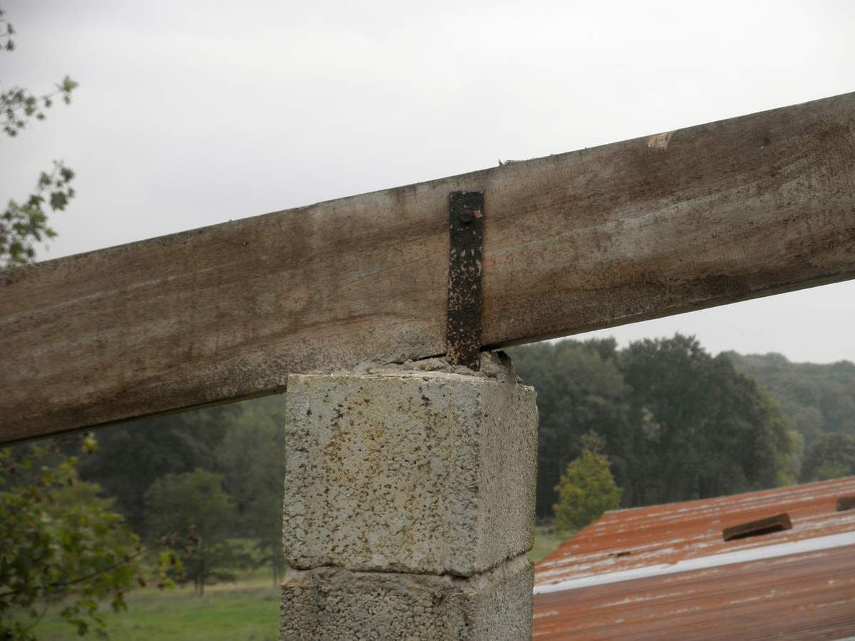 Dépose de l'appentis en tôles - Al Terre Eco - Réhabilitation intégrale ...