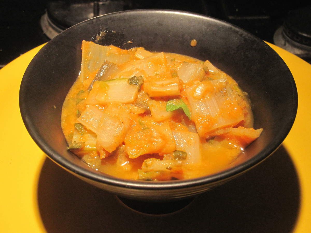 côtes de blettes en sauce tomate - Le chinois et la salamandre