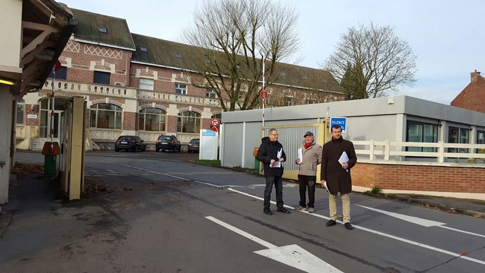 Les communistes aux portes du centre hospitalier Charlon et de la ...