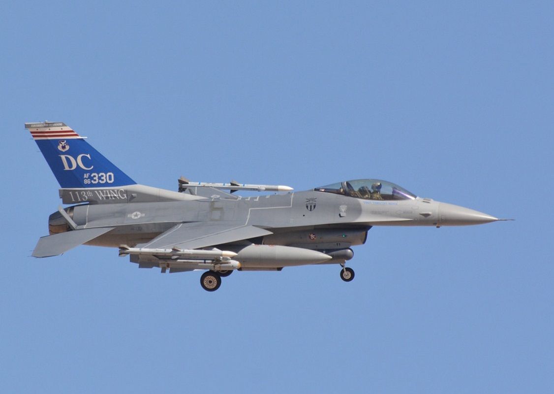 General Dynamics F-16C "Fighting Falcon" - 113th Fighter Wing - 121th ...
