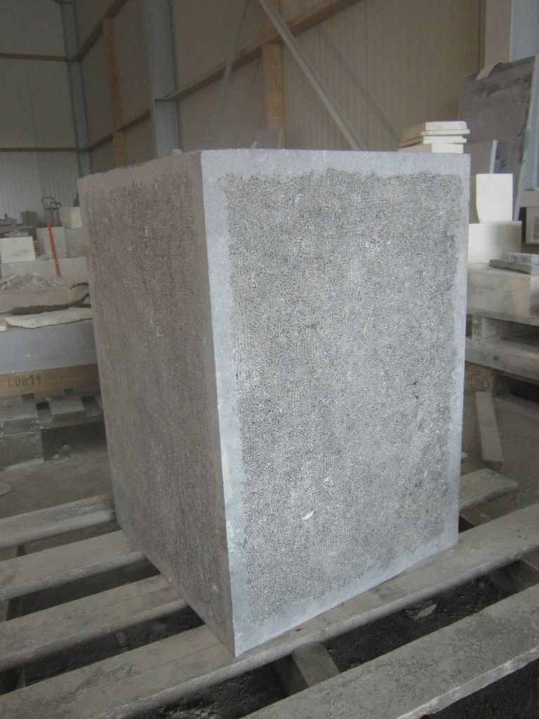 Bouchardé ciselé sur pierre - TAILLE DE PIERRE 62