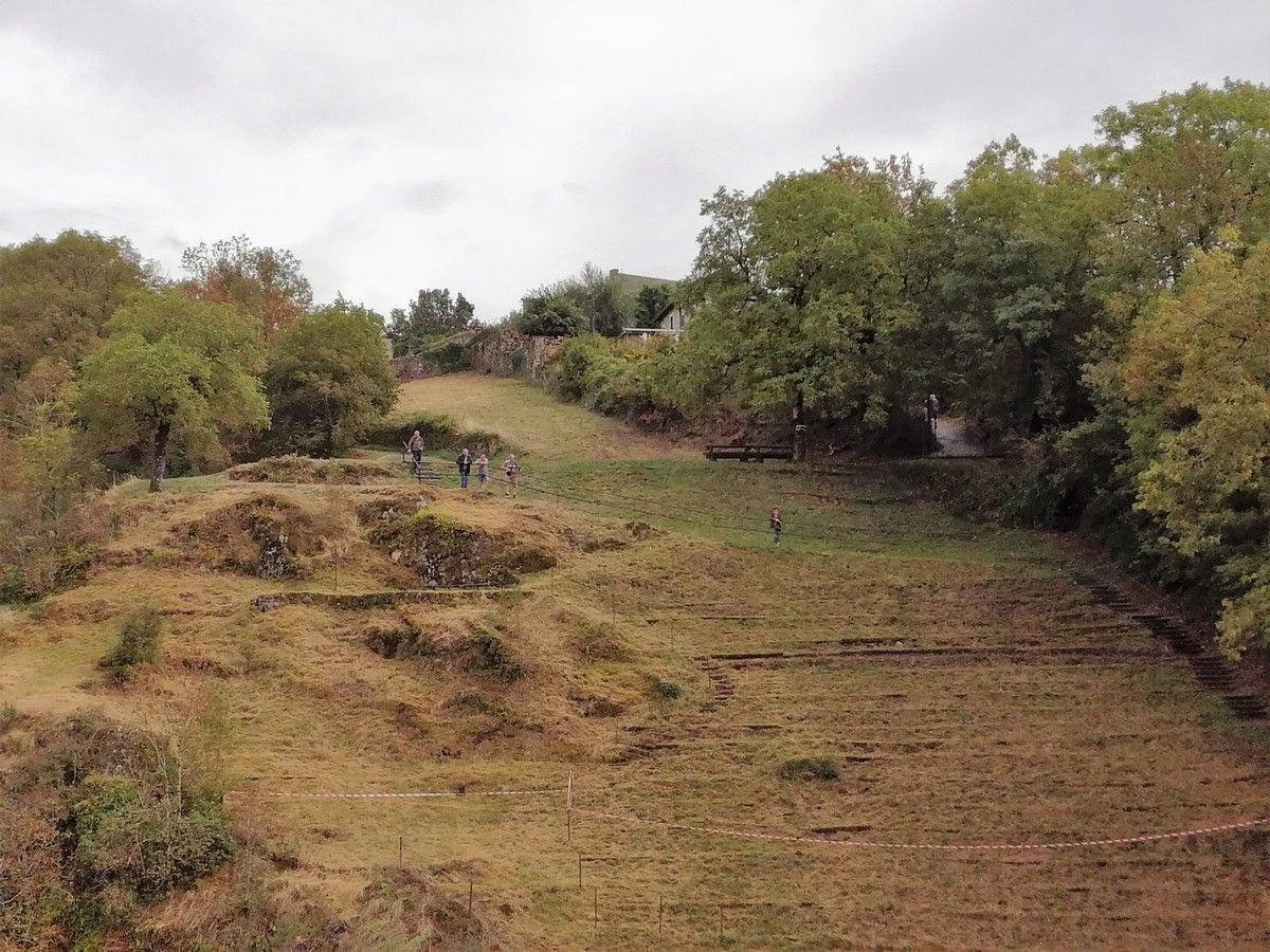 PEYRUSSE-LE-ROC ET SES 2 TOURS MEDIEVALES SUR LE ROC DE THALUC - BLOG ...