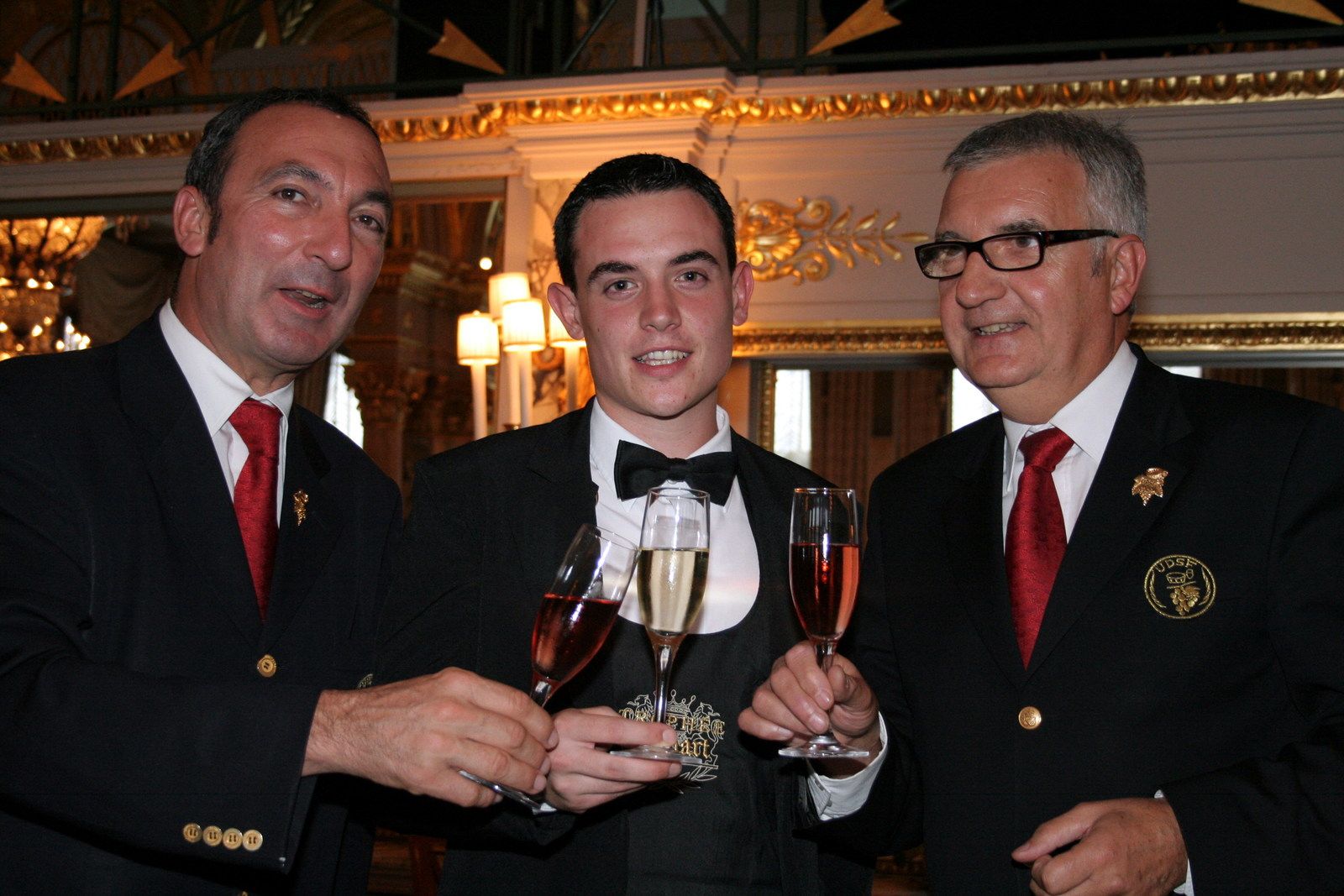 A Singapour, Julien Drevon est un sommelier heureux de partager son coup de cœur né en Champagne ...