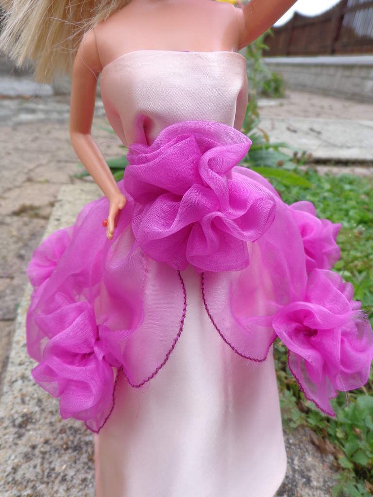 barbie en robe rose - Mes poupées, ma passion