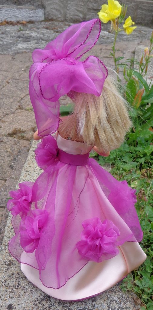 barbie en robe rose - Mes poupées, ma passion