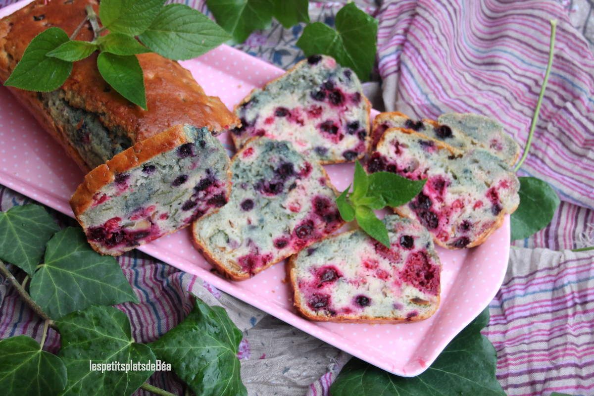 Cake au lait ribot, fruits rouges, amandes grillées, sauge ananas - Les ...