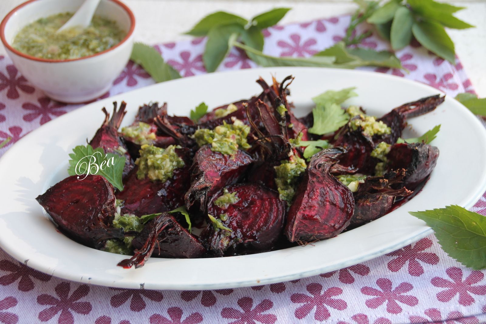Salade tiéde de jeunes betteraves rouges rôties au four - Les petits ...