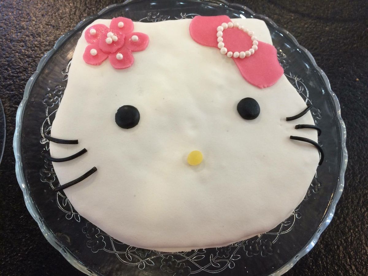 Gâteau Hello Kitty - Nathisserie, plaisirs et gourmandises