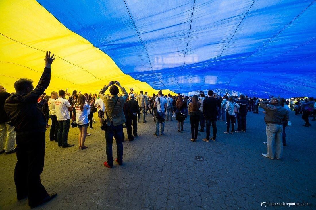 Le régiment Azov célèbre l'anniversaire de la libération de Marioupol ...