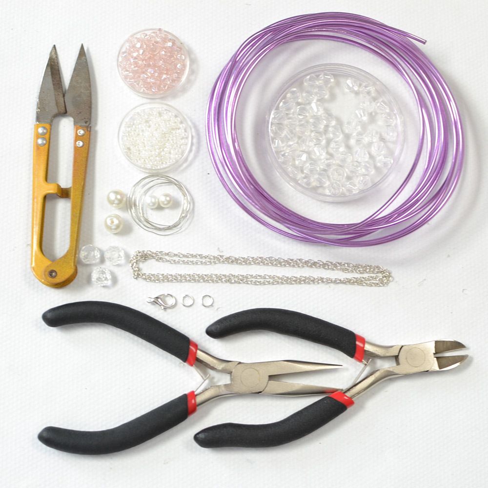 Comment faire un collier avec pendentifs en coeur - belle perle