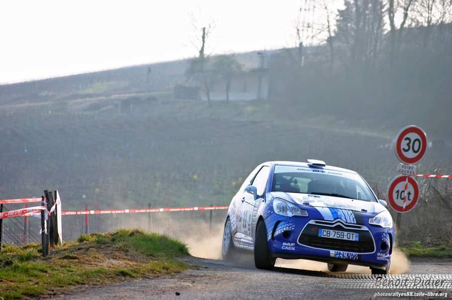 Fougères : ils exposent leur bolide de rallye avant la course ...